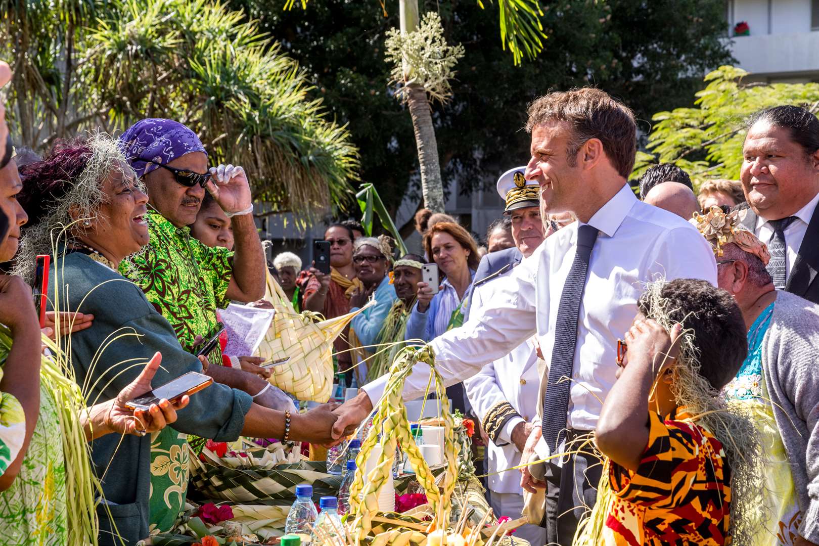 Retour en images sur la visite du Président de la République aux Tours ...